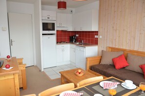 Apartamento, 1 quarto, vista para a montanha (6 persons) | Área de estar | TV de tela plana