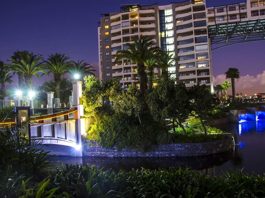 Fachada do alojamento (tarde/noite)