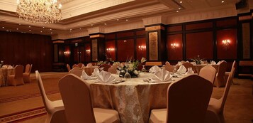 Café da manhã com buffet grátis todos os dias