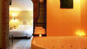 Suite, banheira de hidromassagem grande, vista para o jardim (El bosque) | Minibar, cofre com capacidade para portátil, secretária
