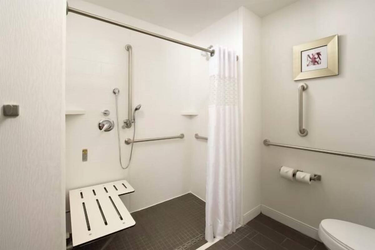 Banheiro | Produtos de toalete grátis, secador de cabelo, toalhas de banho