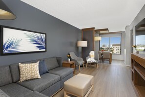 Quarto, 1 cama king-size e sofá-cama | Roupa de alta qualidade, camas de colchão pillowtop, cofre no quarto 