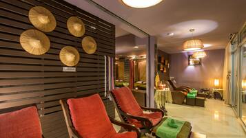 Sauna, aromaterapia, massagens tailandesas, esfoliações corporais