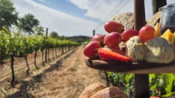 Serviço de café da manhã, culinária internacional, vistas para o jardim