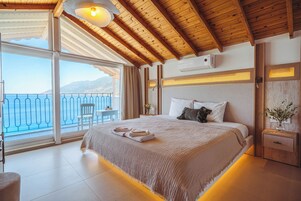 Quarto Panorâmico, 1 cama de casal, varanda, vista para o mar | Wi-fi grátis, roupa de cama fornecida 