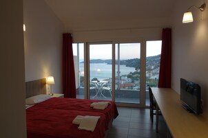 Quarto Duplo ou Twin, varanda, vista para o mar