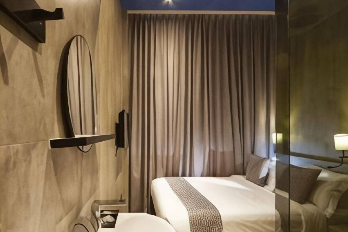 Minibar grátis, cofre com capacidade para portátil