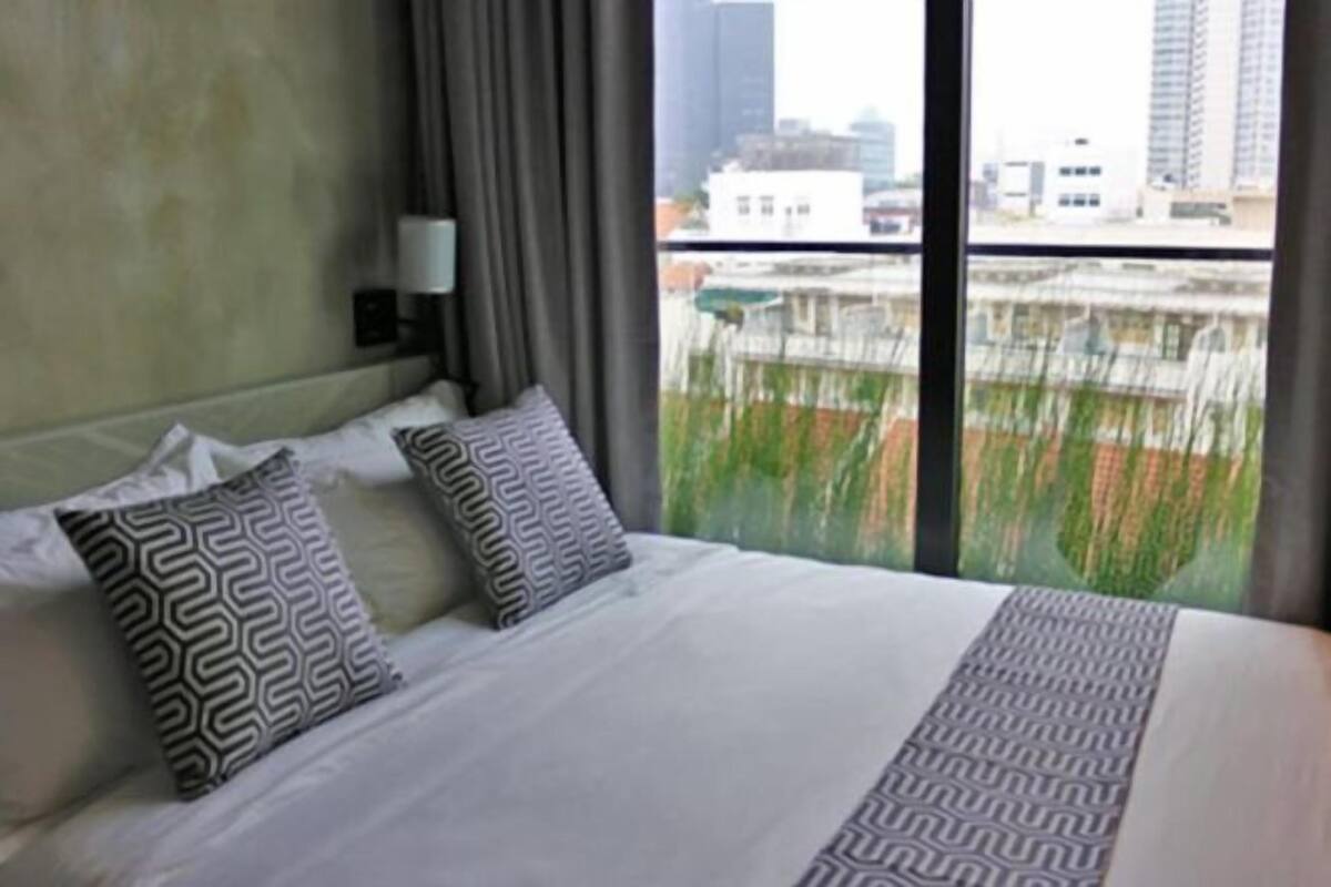 Minibar grátis, cofre com capacidade para portátil