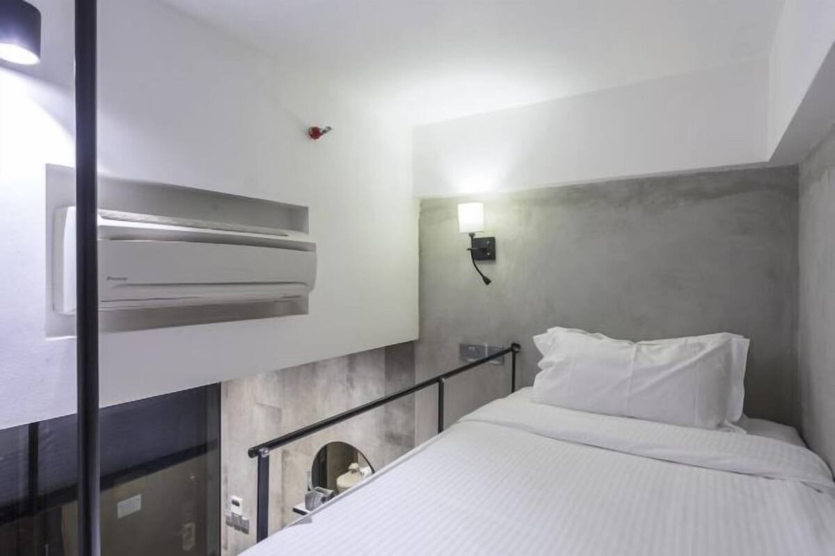 Minibar grátis, cofre com capacidade para portátil