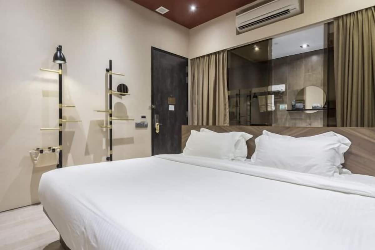 Minibar grátis, cofre com capacidade para portátil