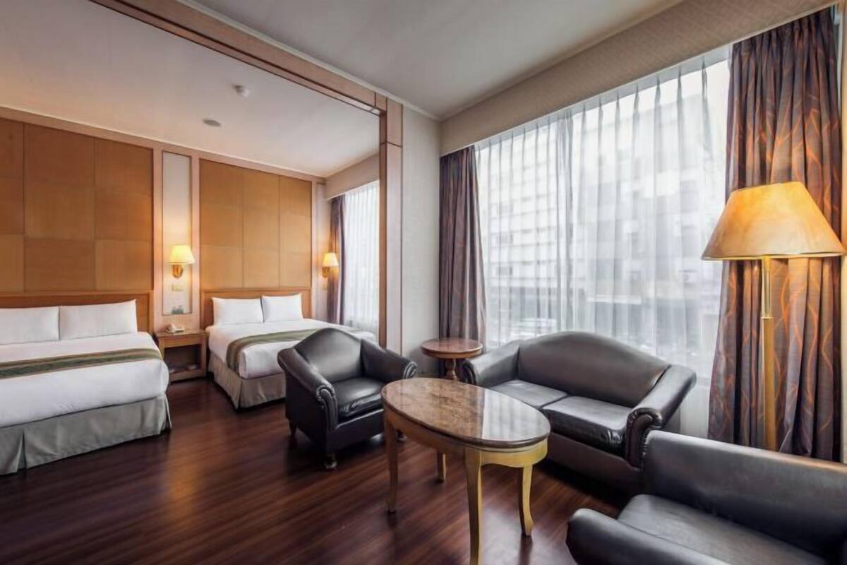 Roupa de alta qualidade, minibar grátis, secretária