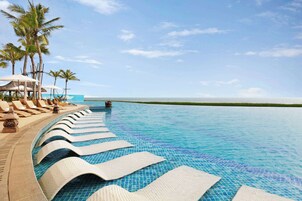 2 piscinas externas