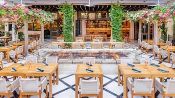 3 restaurantes, pequenos-almoços servidos, cozinha internacional
