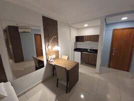 Quarto solteiro superior | Frigobar, cortinas blackout, quartos à prova de som, Wi-Fi de cortesia