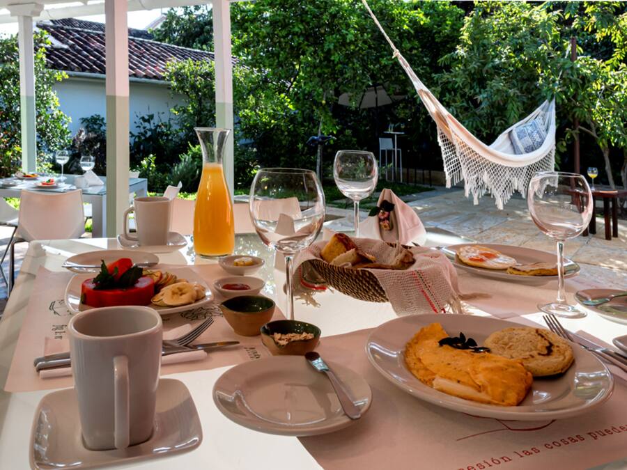 Café da manhã feito na hora grátis todos os dias