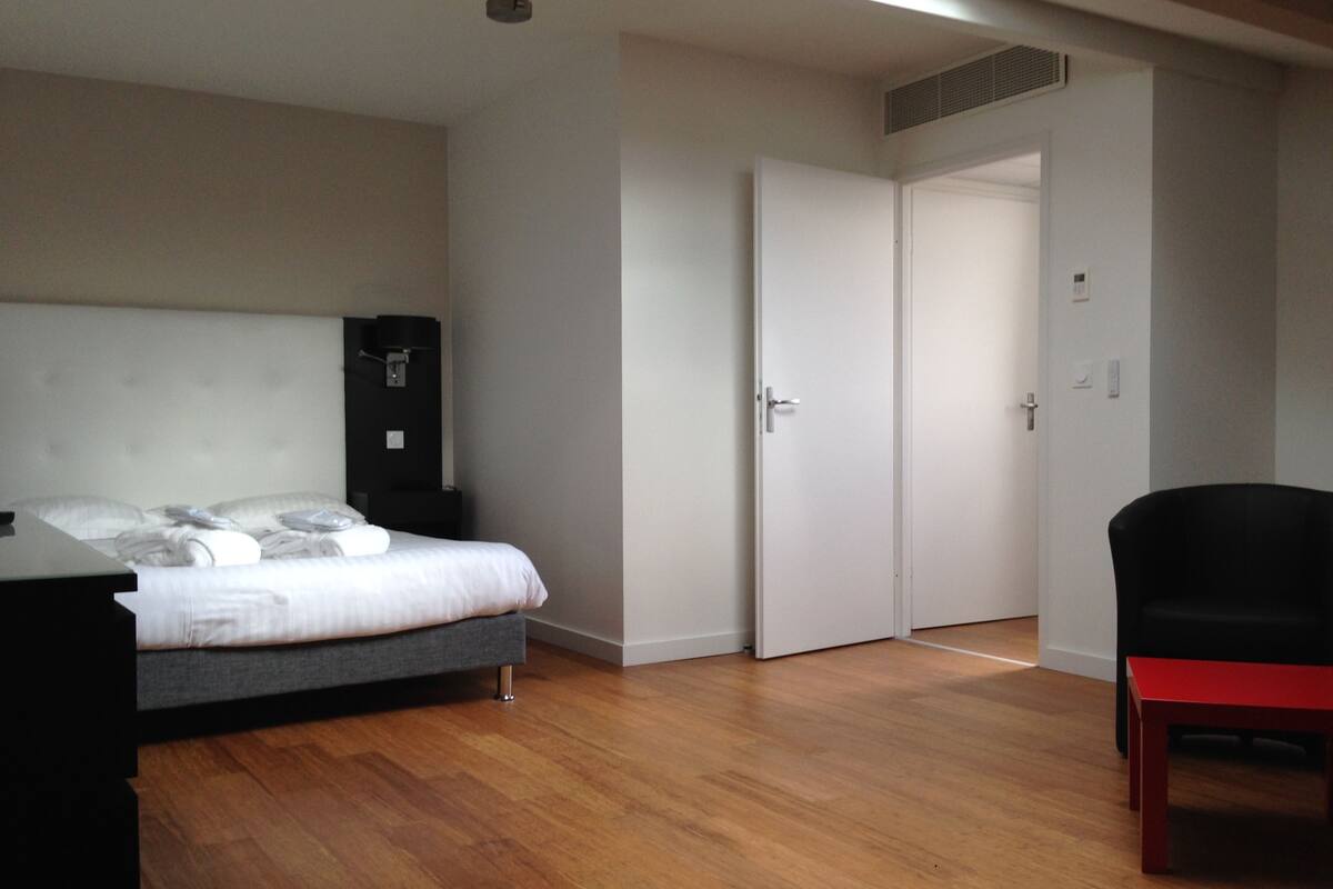 Suite Executiva | Roupa de alta qualidade, secretária, quartos insonorizados 