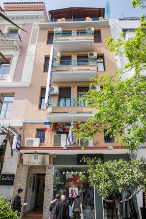 Café da manhã com buffet todos os dias (EUR 8 por pessoa) 