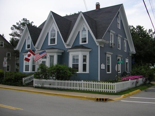 Fairmont House Bed & Breakfast - Nova Scotia