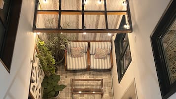 Quarto Individual, 1 cama de casal, casa de banho privativa | Terraço/pátio interior