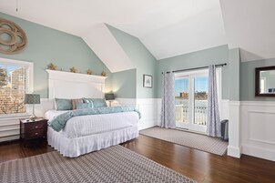 Suíte superluxo, 1 cama King e sofá-cama, sacada, vista para a baía | Roupas de cama de algodão egípcio, roupas de cama premium