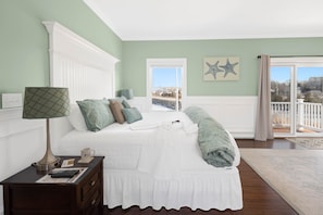 Suíte superior, 1 cama King e sofá-cama, banheira de imersão, vista para a baía | Roupas de cama de algodão egípcio, roupas de cama premium