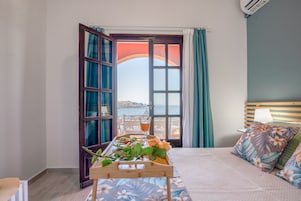 Apartamento, 2 quartos, vista para o mar | Cofre no quarto, ferro/tábua de engomar