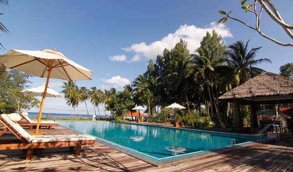 Nana Beach Hotel - Pathio District