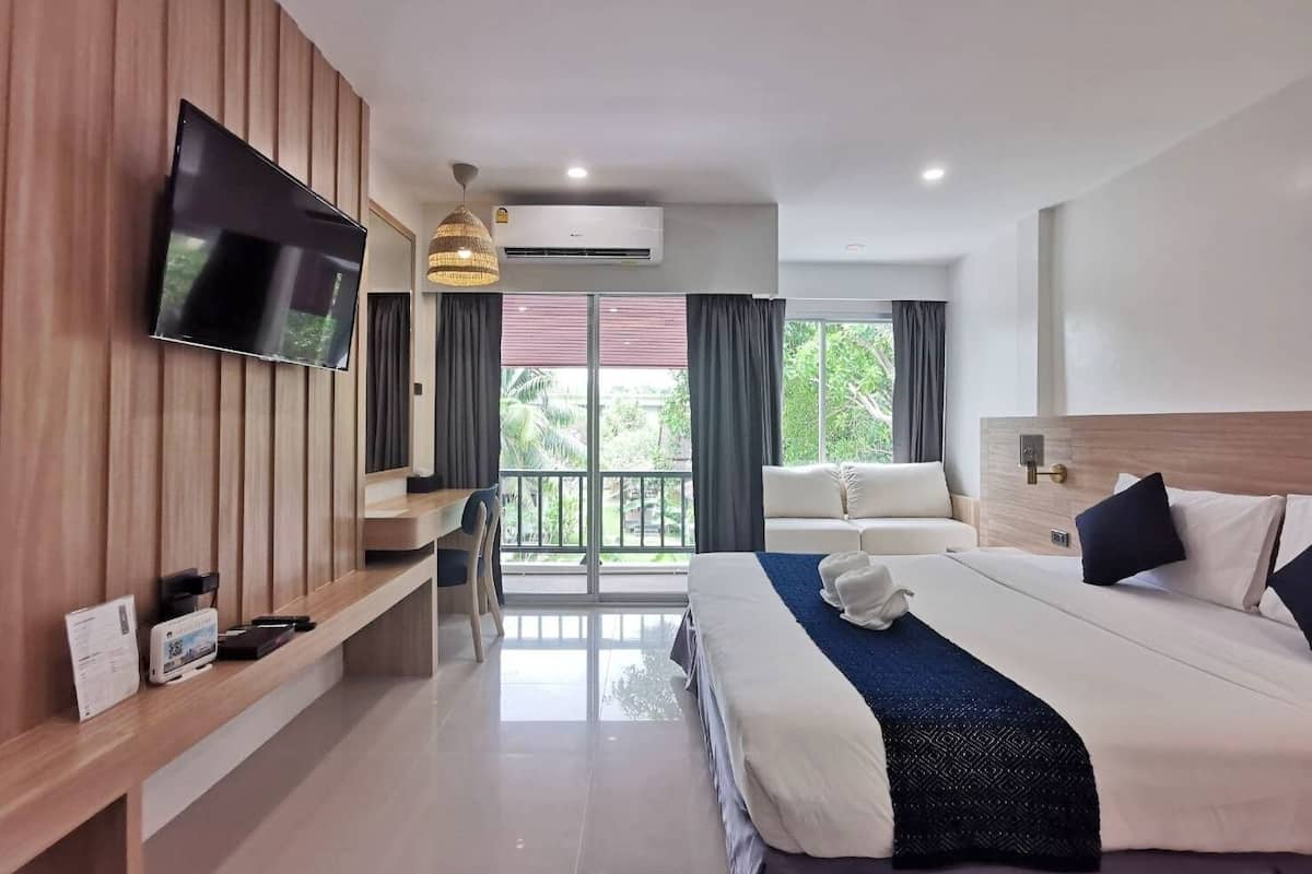 Cofres nos quartos, escrivaninha, espaço de trabalho para notebook