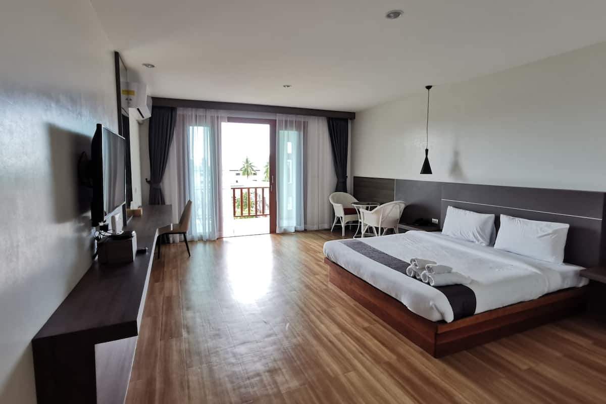 Cofres nos quartos, escrivaninha, espaço de trabalho para notebook