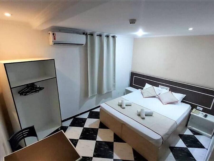 Quarto Duplo | Secretária, Wi-fi grátis, roupa de cama fornecida