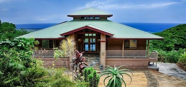 Kona Palace In Captain Cook - Hawaii