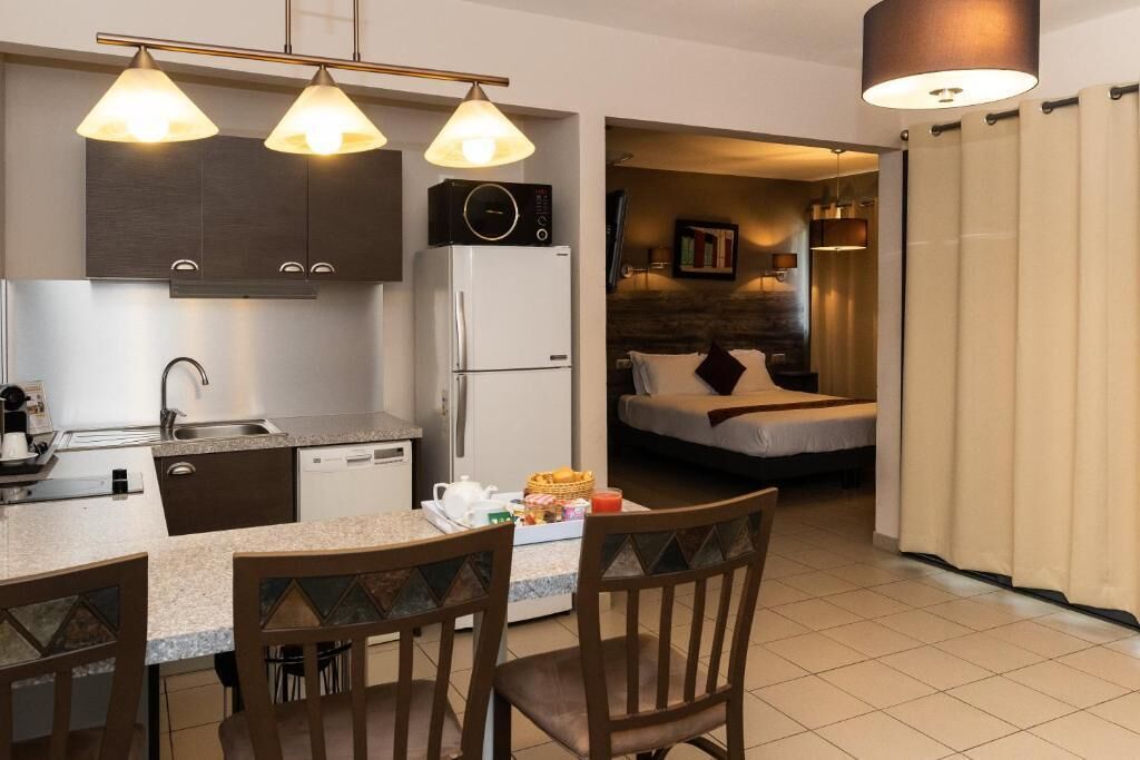 Privilège Suite Belle Etoile, 1 Queen Bed with Sofa bed with balcony and kitchen | Sala de estar | Televisor de ecrã plano de 101 cm com canais digitais, televisor 