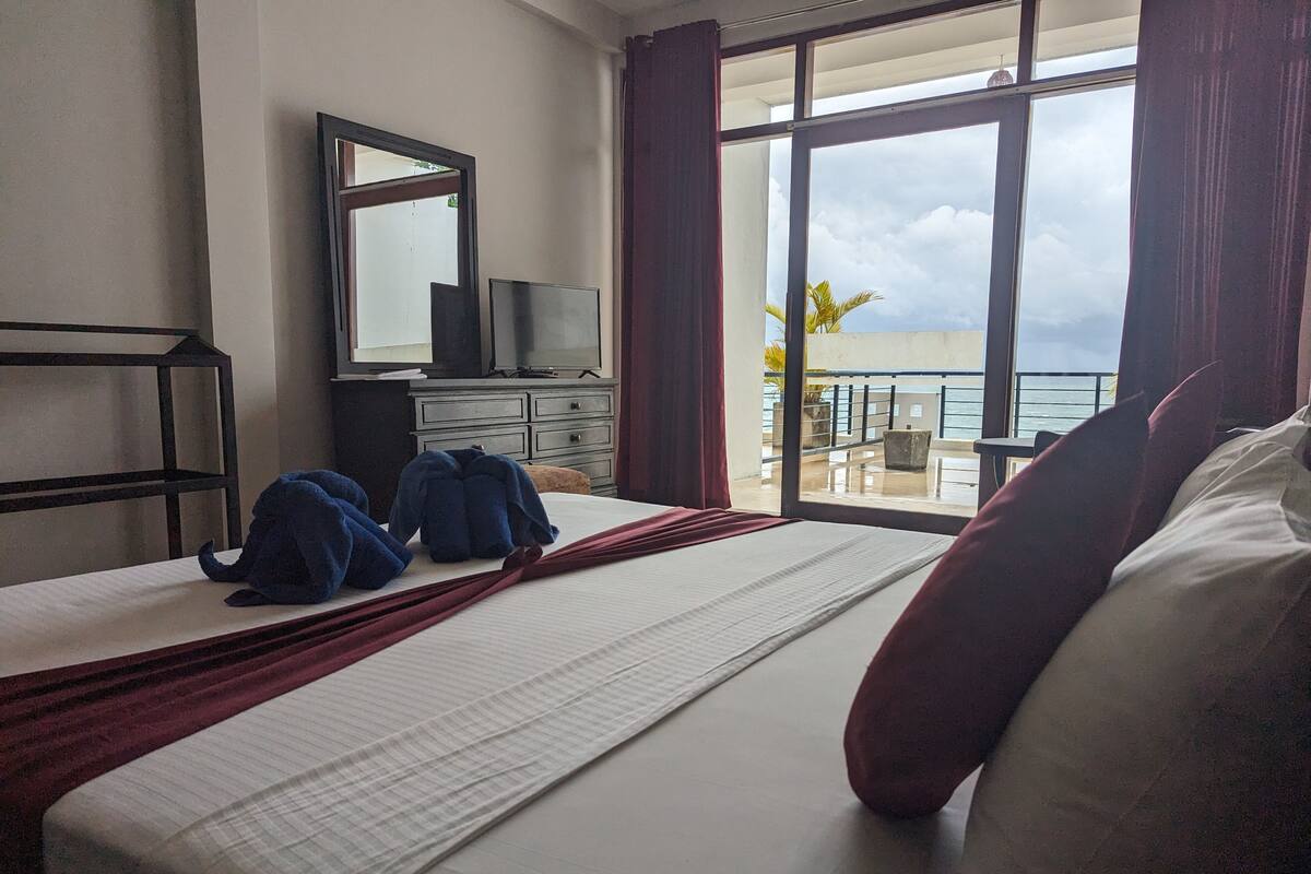 Quarto Duplo Deluxe, 1 cama king-size | Secretária, quartos insonorizados, Wi-fi grátis 