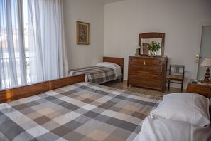 Quartos à prova de som, ferros/tábuas de passar roupa, Wi-Fi de cortesia