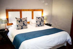 Quarto casal ou duplo, vista para o jardim | Frigobar, cofres nos quartos, individualmente decorados