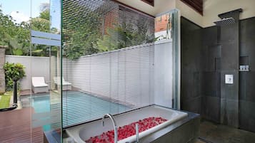 Banheira e chuveiro separados, banheira de imersão