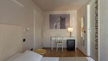 Cofre no quarto, secretária, berços/camas para crianças, Wi-fi grátis