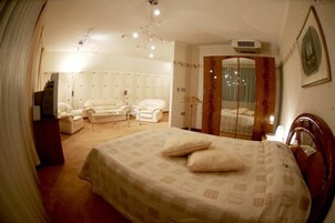 Estúdio Deluxe, vista para o mar | Minibar, secretária, quartos insonorizados, Wi-fi grátis 