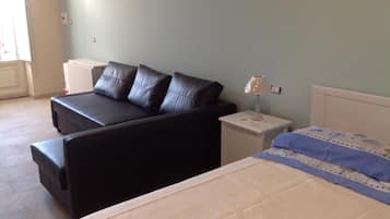 Roupas de cama premium, frigobar, cofres nos quartos