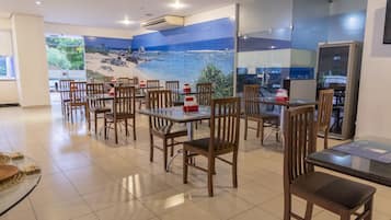 Pequeno-almoço tipo buffet diário incluído