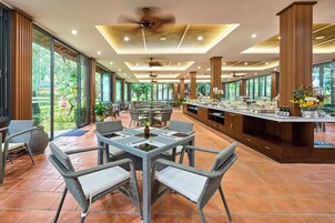 Café da manhã com buffet grátis todos os dias