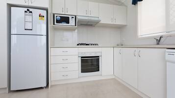 Cabana de Madeira Deluxe, 3 quartos (Sleeps 6) | Refeições no quarto