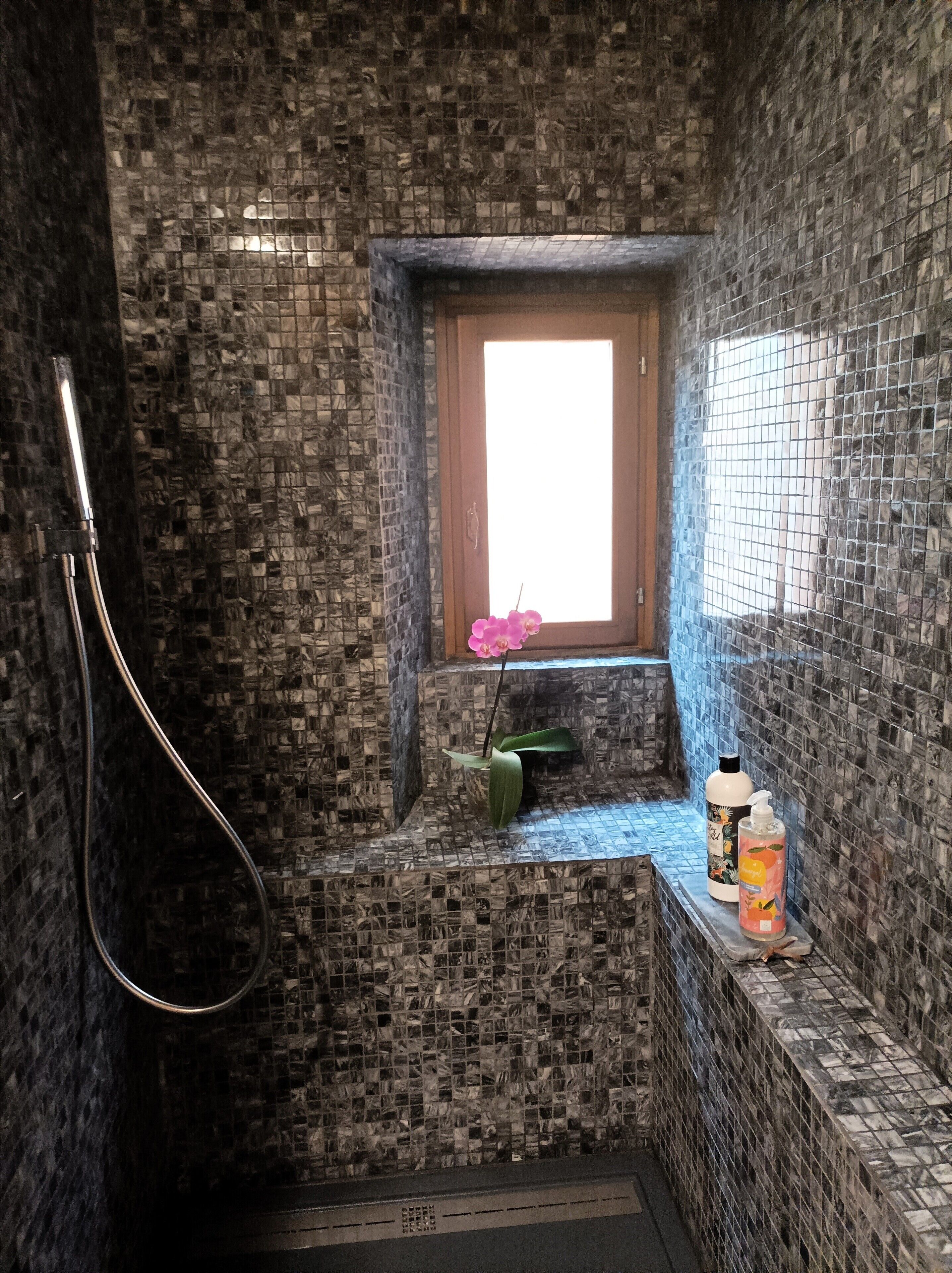 Superior Double Room | Casa de banho | Artigos de higiene pessoal grátis, um secador de cabelo, roupões 