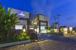 Fachada do alojamento (tarde/noite)