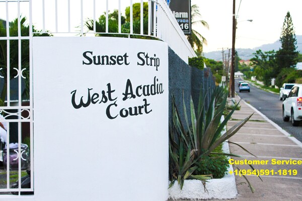 Sunset Strip Acadia Guest Apartment - Kingston