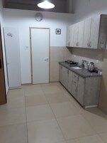 Quarto Quádruplo Clássico, 1 quarto, não fumadores, Vista para a cidade | Cozinha privada