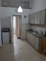 Quarto Quádruplo Clássico, 1 quarto, não fumadores, Vista para a cidade | Sala de estar
