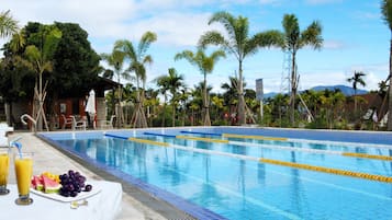 Piscina exterior sazonal
