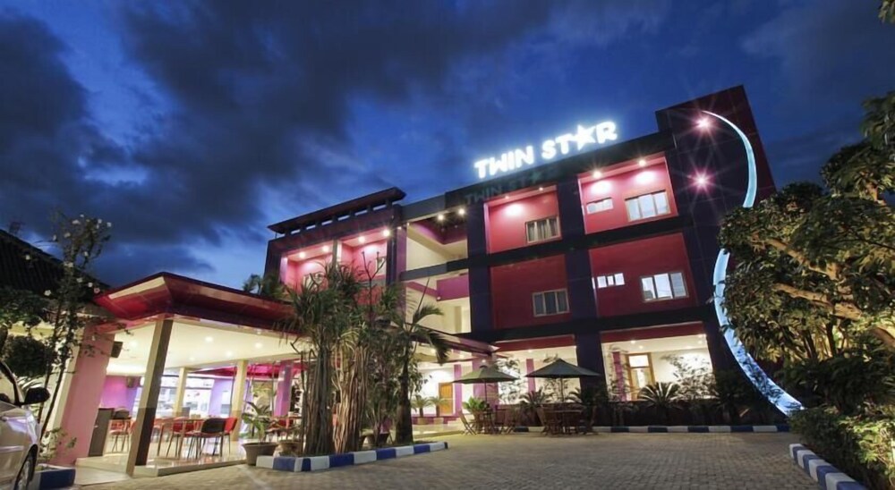 Twin Star - Surakarta