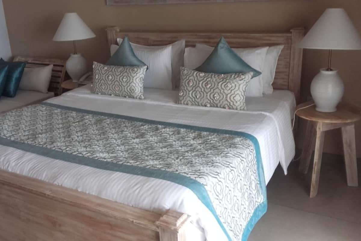 Cofres nos quartos, escrivaninha, quartos à prova de som